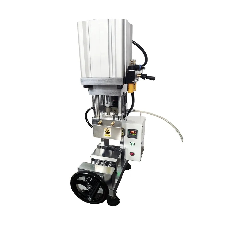 30g Small Pneumatic Plastic Injection Molding Machine